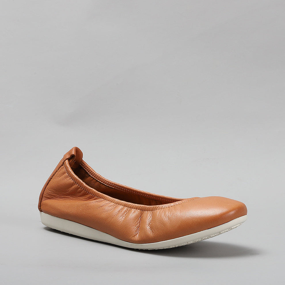 LE SANSA - Barbie - Tan – Zagarra Shoes